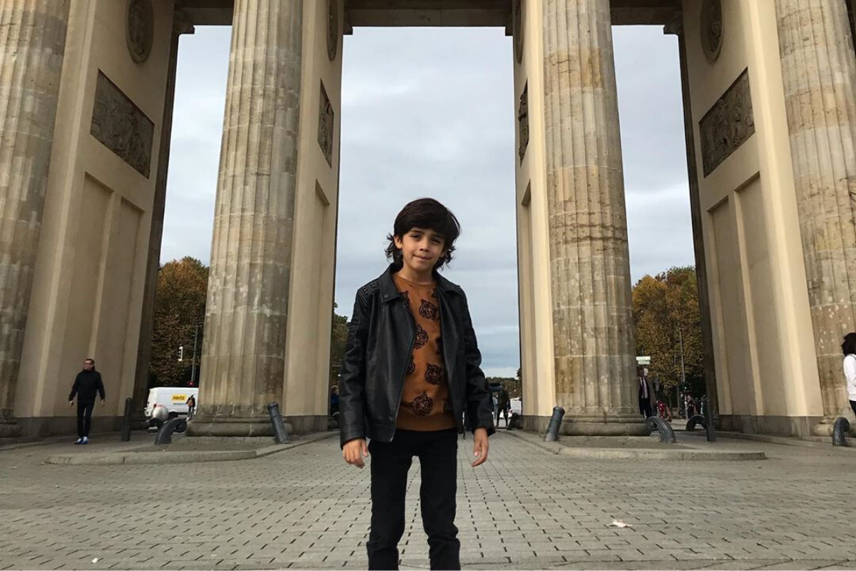 Menino de 7 anos é considerado 'mini Picasso' e obras são ...